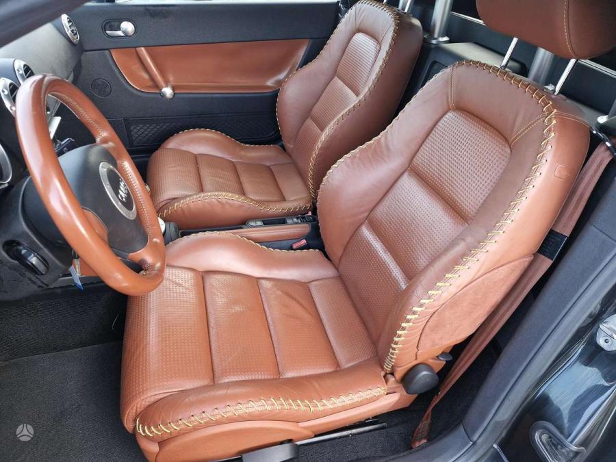 Melns Audi TT 2001 Viļņa, ar dzinēja tilpumu 1.78 L un nobraukumu 235 tūkst. km par 4750 €, foto 11 vietnē AUTOMOTO.COM.LV
