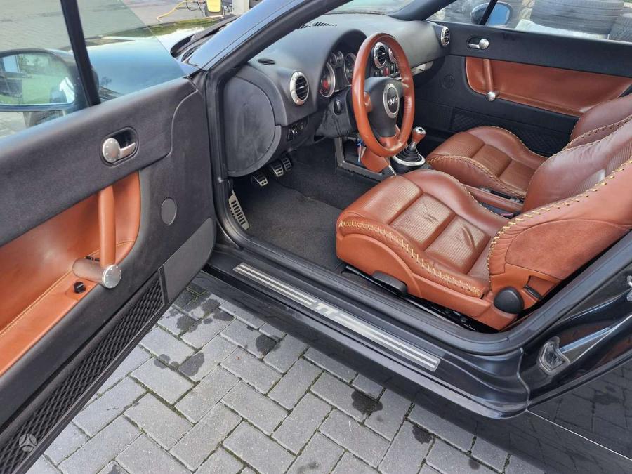 Melns Audi TT 2001 Viļņa, ar dzinēja tilpumu 1.78 L un nobraukumu 235 tūkst. km par 4750 €, foto 13 vietnē AUTOMOTO.COM.LV