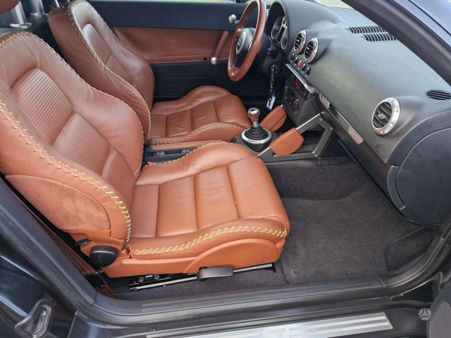 Melns Audi TT 2001 Viļņa, ar dzinēja tilpumu 1.78 L un nobraukumu 235 tūkst. km par 4750 €, foto 15 vietnē AUTOMOTO.COM.LV