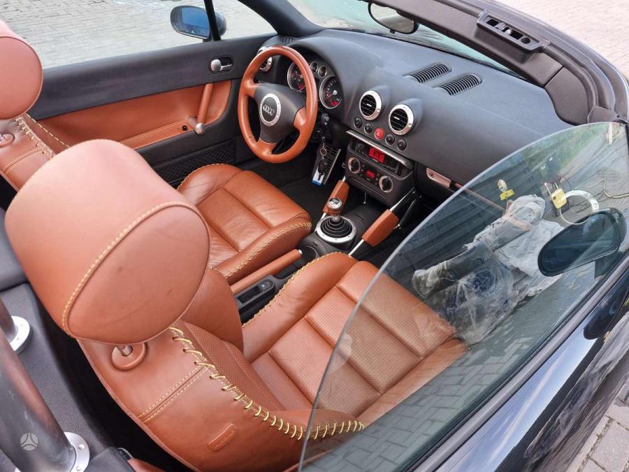 Melns Audi TT 2001 Viļņa, ar dzinēja tilpumu 1.78 L un nobraukumu 235 tūkst. km par 4750 €, foto 16 vietnē AUTOMOTO.COM.LV