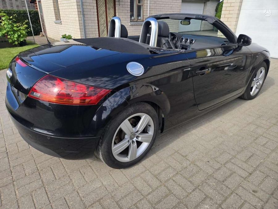 Black Audi TT 2009 in Ukmerge, with an engine capacity of 1.80 L and mileage of 225 thousand km for 5300 €, photo 5 on AUTOMOTO.COM.LV