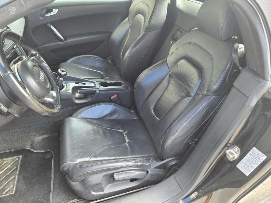 Black Audi TT 2009 in Ukmerge, with an engine capacity of 1.80 L and mileage of 225 thousand km for 5300 €, photo 8 on AUTOMOTO.COM.LV
