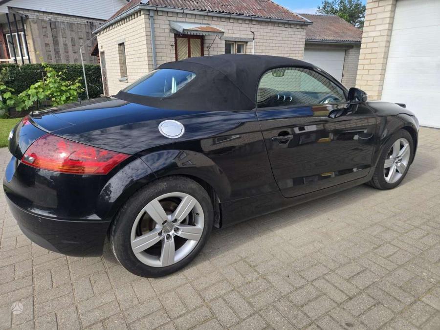 Black Audi TT 2009 in Ukmerge, with an engine capacity of 1.80 L and mileage of 225 thousand km for 5300 €, photo 12 on AUTOMOTO.COM.LV