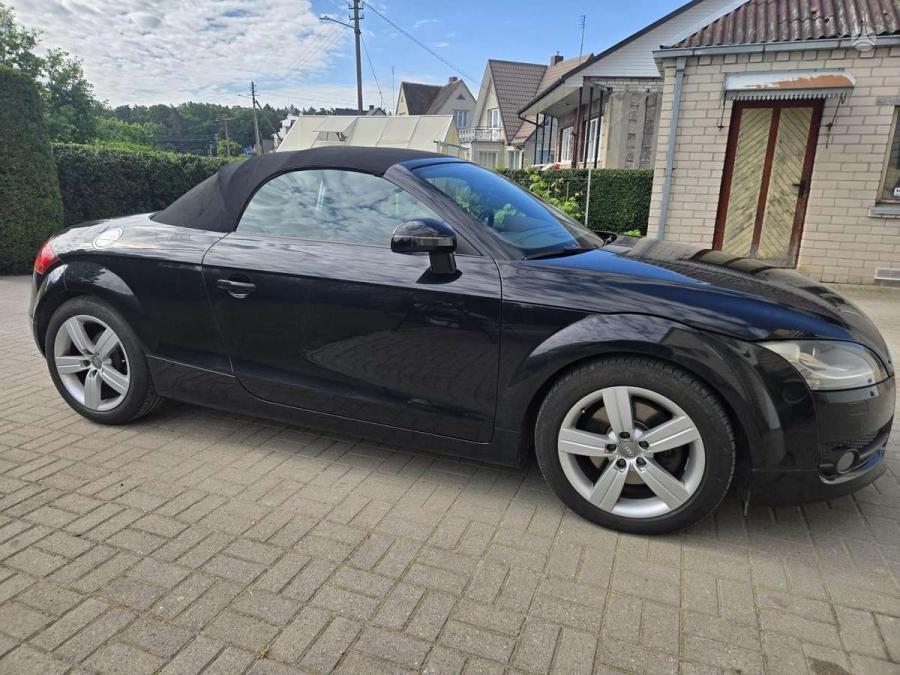 Black Audi TT 2009 in Ukmerge, with an engine capacity of 1.80 L and mileage of 225 thousand km for 5300 €, photo 13 on AUTOMOTO.COM.LV