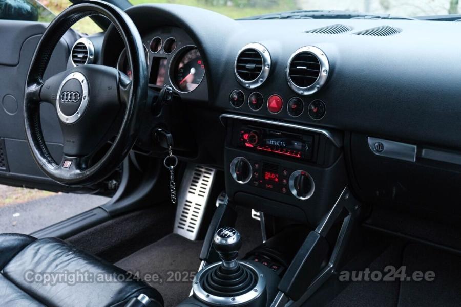 Melns Audi TT 1999 Tallina, ar dzinēja tilpumu 1.80 L un nobraukumu 283 tūkst. km par 5500 €, foto 12 vietnē AUTOMOTO.COM.LV