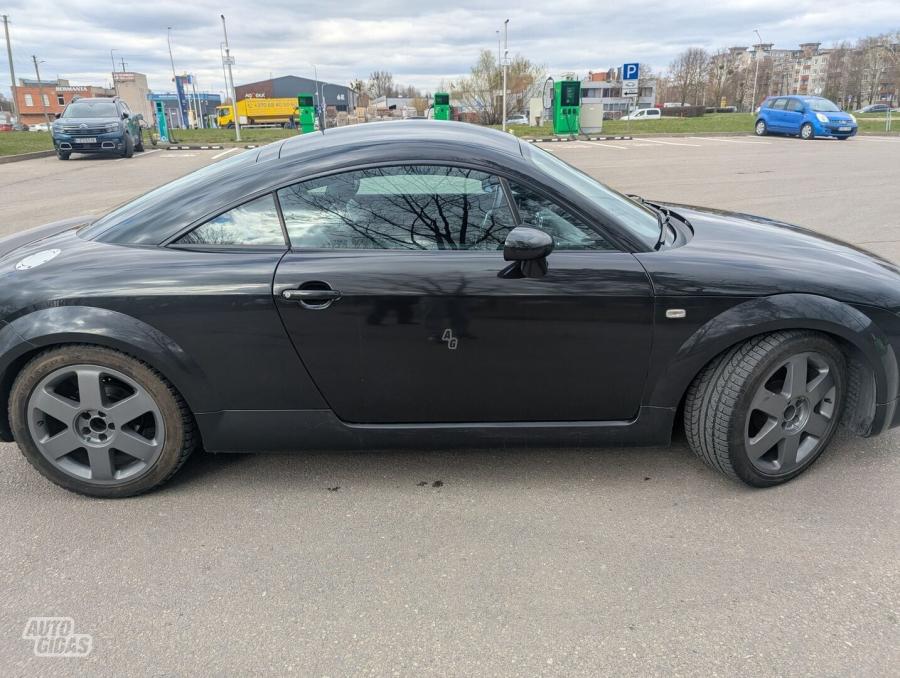 Black Audi TT 2000 in Kaunas, with an engine capacity of 1.80 L and mileage of 350 thousand km for 3200 €, photo 8 on AUTOMOTO.COM.LV