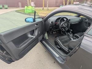 Black Audi TT 2000 in Kaunas, with an engine capacity of 1.80 L and mileage of 350 thousand km for 3200 €, photo 13 on AUTOMOTO.COM.LV