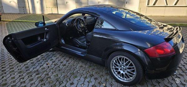 Melns Audi TT 2001 Viļņa, ar dzinēja tilpumu 1.78 L un nobraukumu 300 tūkst. km par 3700 €, foto 2 vietnē AUTOMOTO.COM.LV