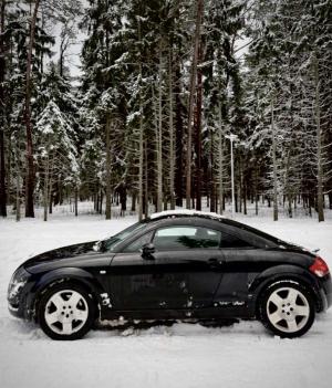 Melns Audi TT 2002 Klaipėda, ar dzinēja tilpumu 1.78 L un nobraukumu 195 tūkst. km par 3500 €, foto  vietnē AUTOMOTO.COM.LV
