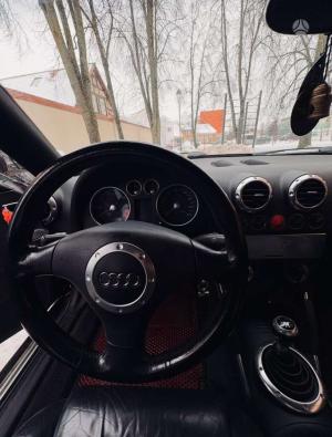 Melns Audi TT 2002 Klaipėda, ar dzinēja tilpumu 1.78 L un nobraukumu 195 tūkst. km par 3500 €, foto 4 vietnē AUTOMOTO.COM.LV