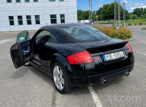 Melns Audi TT 2004 Rīga, ar dzinēja tilpumu 3.20 L un nobraukumu 247 tūkst. km par 6250 €, foto 3 vietnē AUTOMOTO.COM.LV