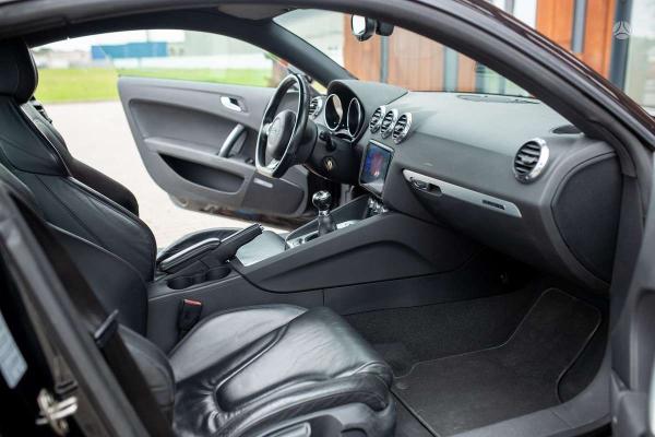 Black Audi TT 2007 in Kaunas, with an engine capacity of 3.19 L and mileage of 198 thousand km for 7200 €, photo 5 on AUTOMOTO.COM.LV