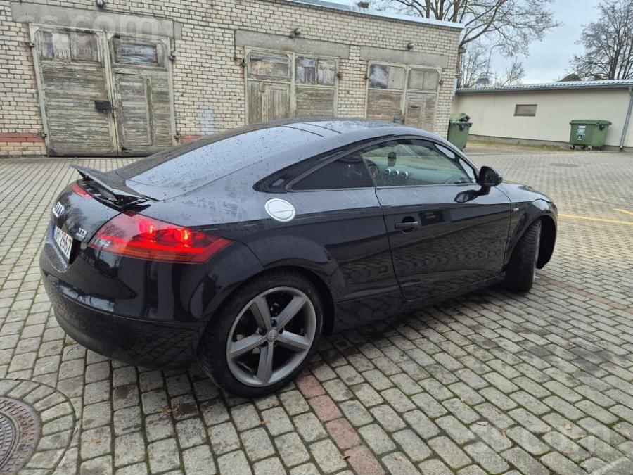 Melns Audi TT 2009 Tukums, ar dzinēja tilpumu 2.00 L un nobraukumu 301 tūkst. km par 8990 €, foto 4 vietnē AUTOMOTO.COM.LV
