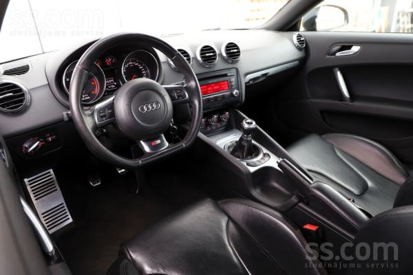 Black Audi TT 2009 in Tukums, with an engine capacity of 2.00 L and mileage of 301 thousand km for 7950 €, photo 6 on AUTOMOTO.COM.LV