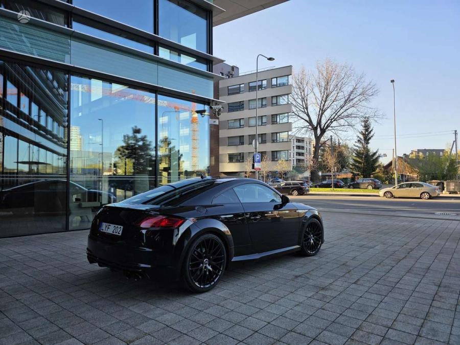 Black Audi TT 2016 in Vilnius, with an engine capacity of 2.00 L and mileage of 129 thousand km for 21900 €, photo 7 on AUTOMOTO.COM.LV