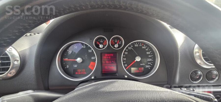 Blue Audi TT 2000 in Riga, with an engine capacity of 1.80 L and mileage of 229 thousand km for 4900 €, photo 8 on AUTOMOTO.COM.LV