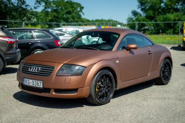 Brūns Audi TT 1999 Liepāja, ar dzinēja tilpumu 1.80 L un nobraukumu 258 tūkst. km par 3500 €, foto 1 vietnē AUTOMOTO.COM.LV