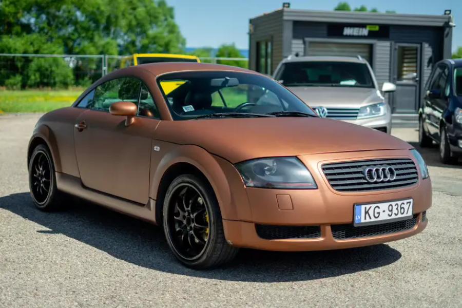 Brown Audi TT 1999 in Liepaja, with an engine capacity of 1.80 L and mileage of 258 thousand km for 3500 €, photo 6 on AUTOMOTO.COM.LV