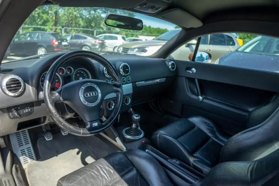 Brown Audi TT 1999 in Liepaja, with an engine capacity of 1.80 L and mileage of 258 thousand km for 3500 €, photo 9 on AUTOMOTO.COM.LV