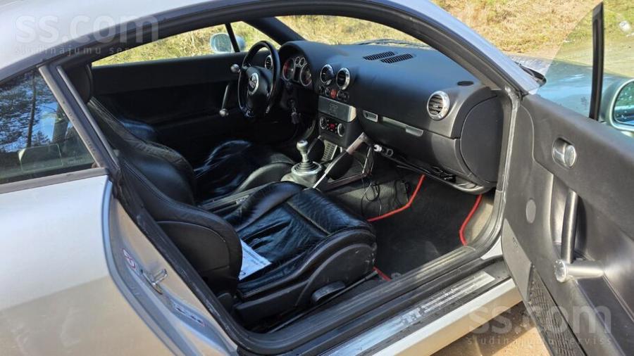 Audi TT 1998 Rīga, ar dzinēja tilpumu 1.80 L un nobraukumu 211 tūkst. km par 2650 €, foto 7 vietnē AUTOMOTO.COM.LV