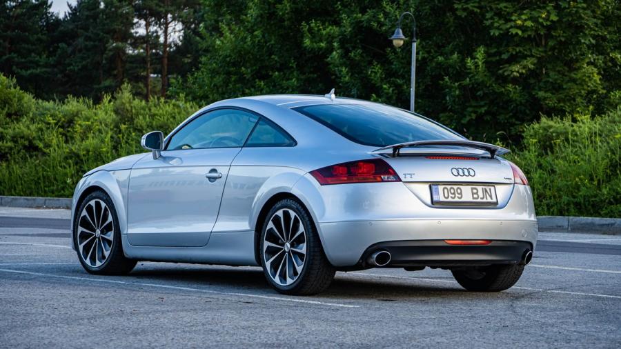 Audi TT 2007 in Tallinn, with an engine capacity of 3.20 L and mileage of 249 thousand km for 9799 €, photo 4 on AUTOMOTO.COM.LV