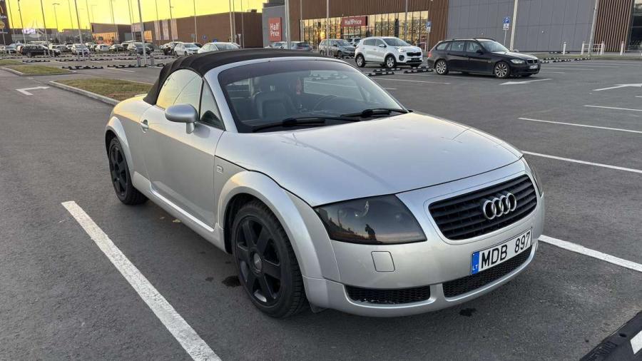 Grey Audi TT 2001 in Kaunas, with an engine capacity of 1.78 L and mileage of 285 thousand km for 3200 €, photo 1 on AUTOMOTO.COM.LV