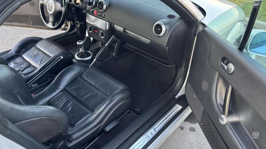 Grey Audi TT 2001 in Kaunas, with an engine capacity of 1.78 L and mileage of 285 thousand km for 3200 €, photo 13 on AUTOMOTO.COM.LV