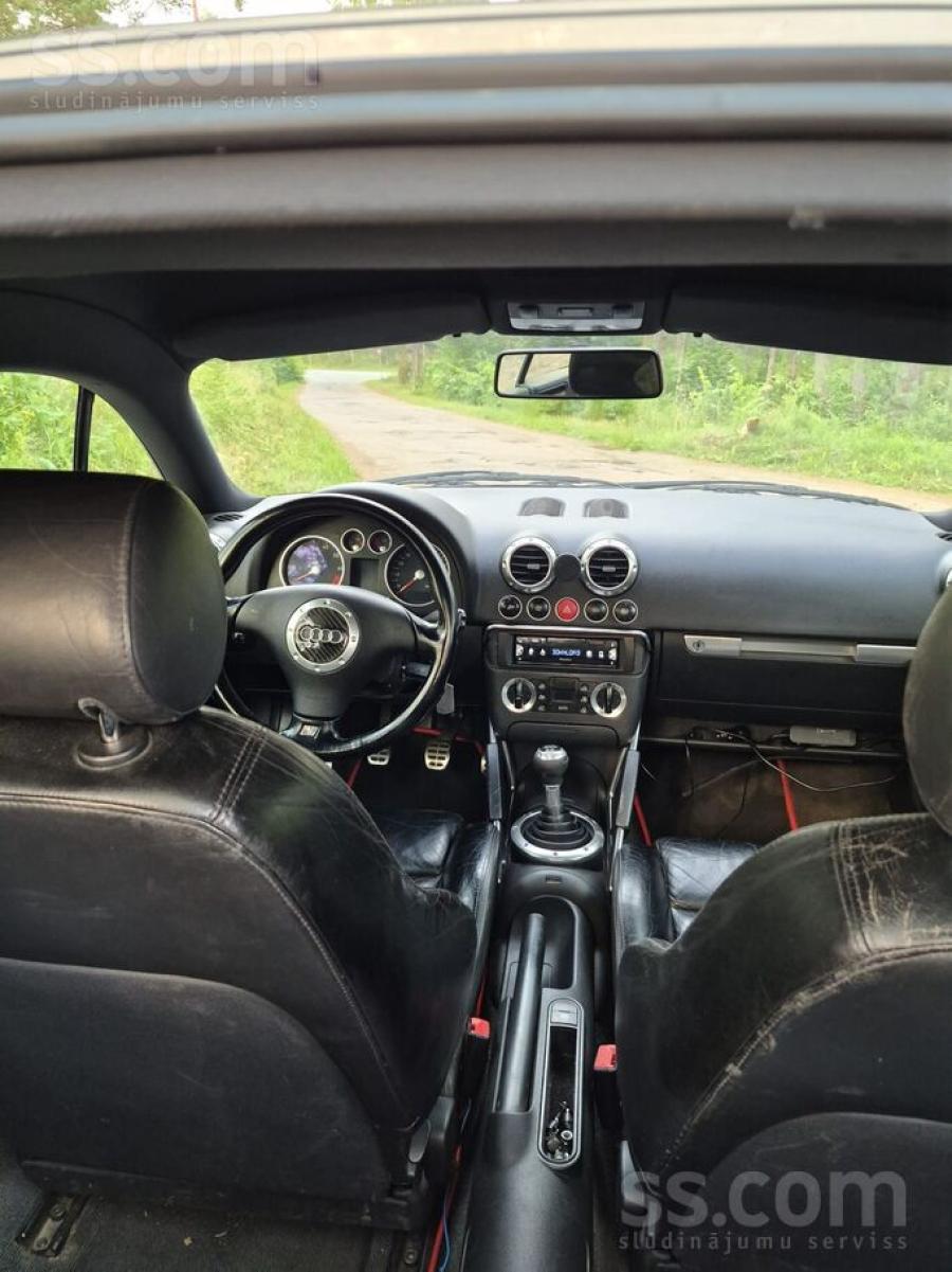 Pelēks Audi TT 1998 Rīga, ar dzinēja tilpumu 1.80 L un nobraukumu 215 tūkst. km par 3000 €, foto 14 vietnē AUTOMOTO.COM.LV