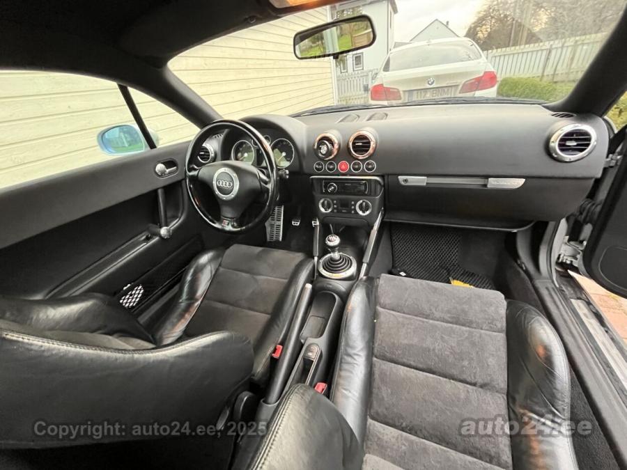 Pelēks Audi TT 1999 Tallina, ar dzinēja tilpumu 1.80 L un nobraukumu 298 tūkst. km par 4900 €, foto 6 vietnē AUTOMOTO.COM.LV