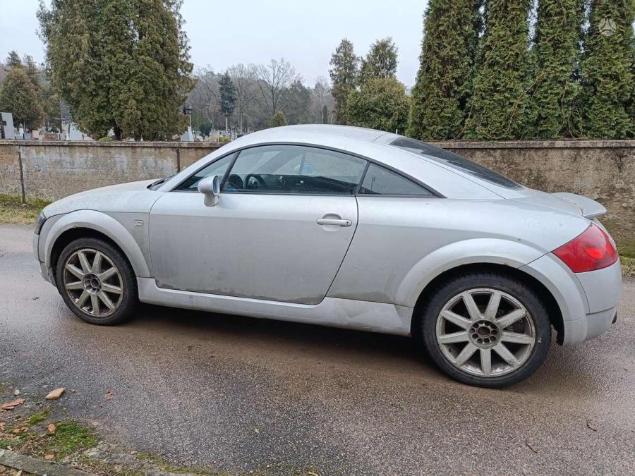 Pelēks Audi TT 1999 Kauņa, ar dzinēja tilpumu 1.78 L un nobraukumu 192 tūkst. km par 1500 €, foto 4 vietnē AUTOMOTO.COM.LV