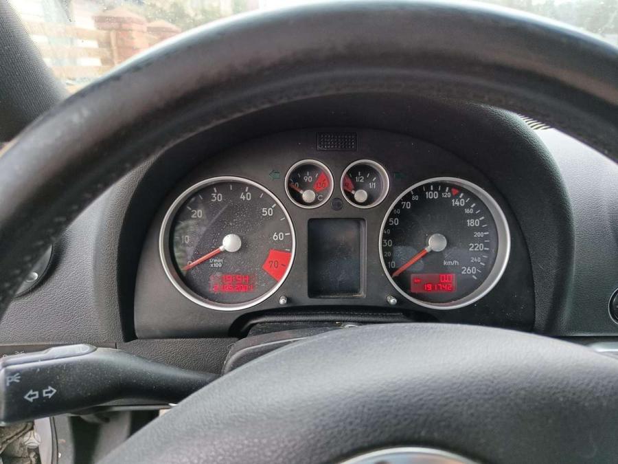Pelēks Audi TT 1999 Kauņa, ar dzinēja tilpumu 1.78 L un nobraukumu 192 tūkst. km par 1500 €, foto 10 vietnē AUTOMOTO.COM.LV