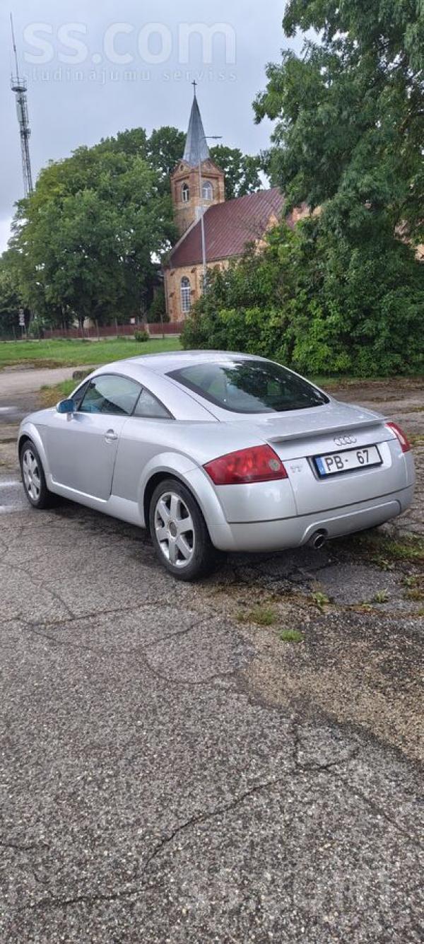 Grey Audi TT 2000 in Saldus, with an engine capacity of 1.80 L and mileage of 190 thousand km for 3100 €, photo 3 on AUTOMOTO.COM.LV
