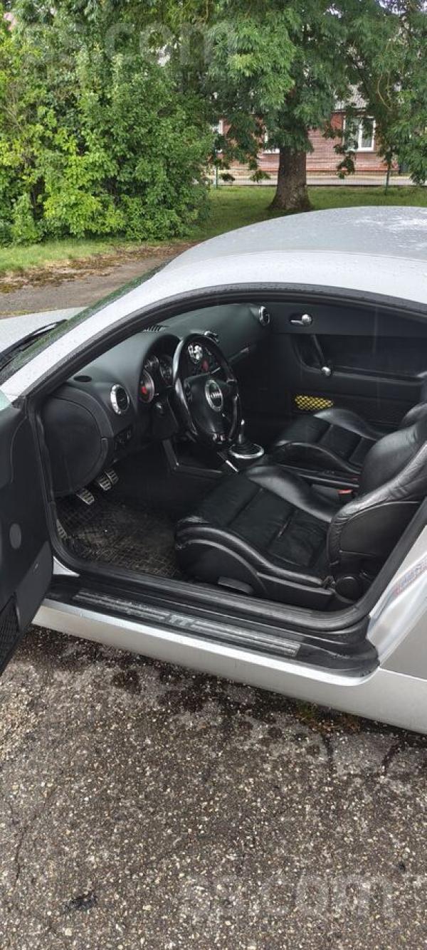 Grey Audi TT 2000 in Saldus, with an engine capacity of 1.80 L and mileage of 190 thousand km for 3100 €, photo 5 on AUTOMOTO.COM.LV