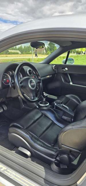 Grey Audi TT 2000 in Birzai, with an engine capacity of 1.78 L and mileage of 209 thousand km for 7700 €, photo 10 on AUTOMOTO.COM.LV
