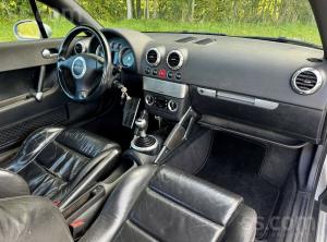 Grey Audi TT 2004 in Riga, with an engine capacity of 1.80 L and mileage of 224 thousand km for 3950 €, photo 11 on AUTOMOTO.COM.LV