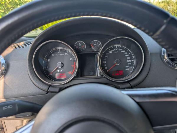 Grey Audi TT 2006 in Gargzdai, with an engine capacity of 1.98 L and mileage of 237 thousand km for 4700 €, photo 3 on AUTOMOTO.COM.LV