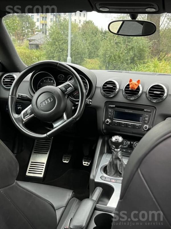 Audi TT 2006 Rīga vietnē Pelēks Audi TT 2006 Rīga, ar dzinēja tilpumu 2.00 L un nobraukumu 235 tūkst. km par 6333 €, foto 9 vietnē AUTOMOTO.COM.LV
