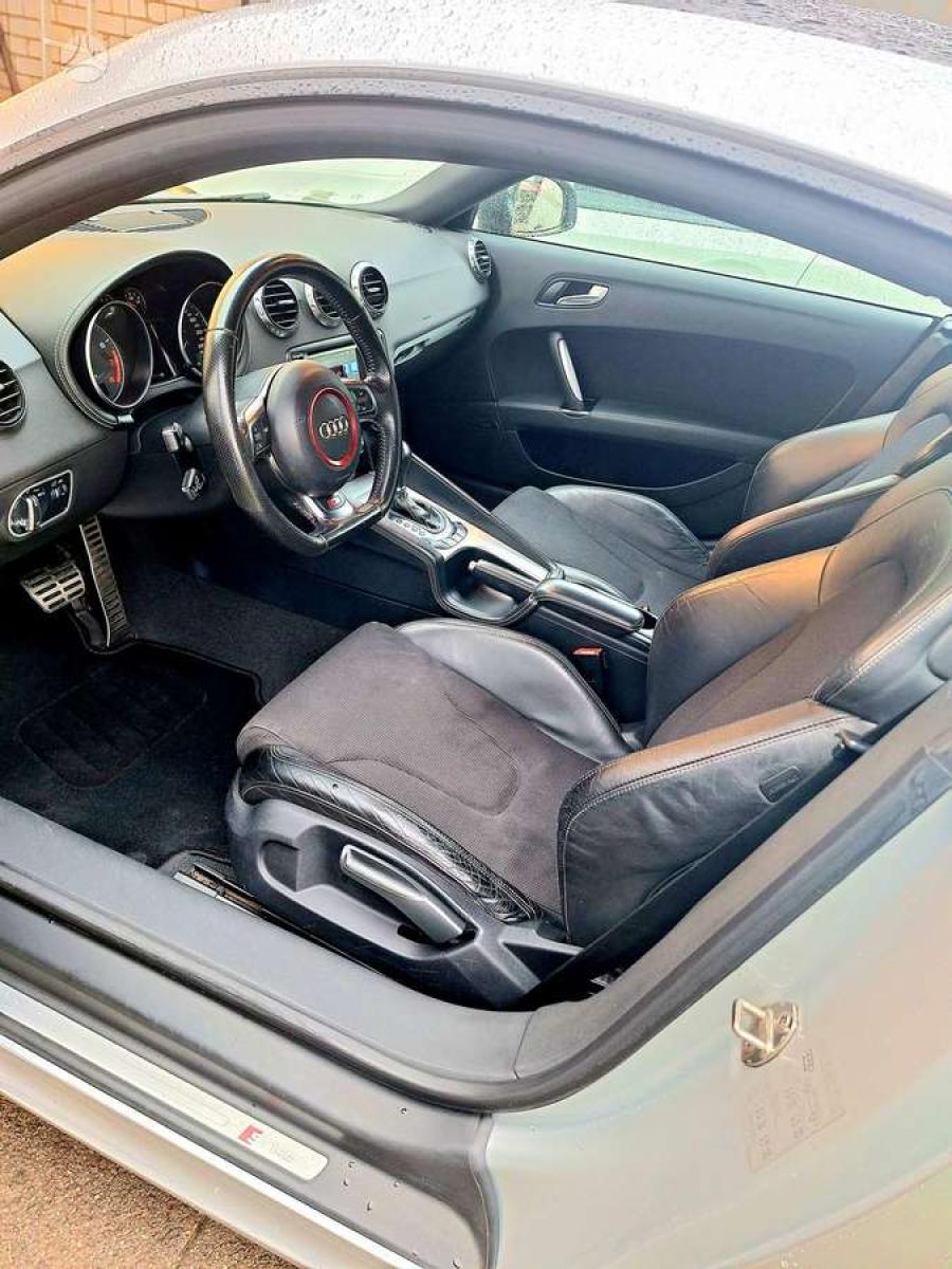 Pelēks Audi TT 2007 Alīta, ar dzinēja tilpumu 3.20 L un nobraukumu 254 tūkst. km par 5950 €, foto 10 vietnē AUTOMOTO.COM.LV