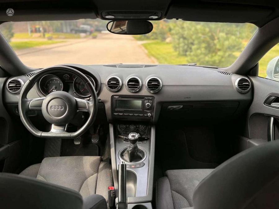Grey Audi TT 2009 in Klaipeda, with an engine capacity of 1.80 L and mileage of 160 thousand km for 6900 €, photo 8 on AUTOMOTO.COM.LV