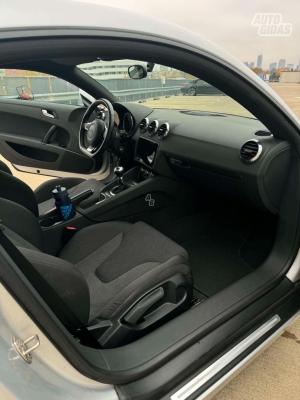 Pelēks Audi TT 2009 Viļņa, ar dzinēja tilpumu 2.00 L un nobraukumu 126 tūkst. km par 9000 €, foto 7 vietnē AUTOMOTO.COM.LV