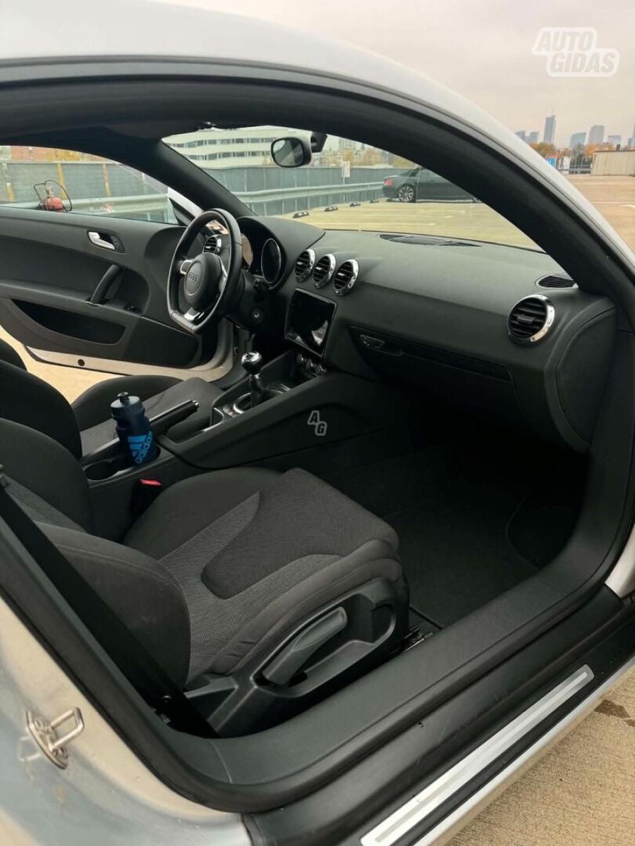 Pelēks Audi TT 2009 Viļņa, ar dzinēja tilpumu 2.00 L un nobraukumu 126 tūkst. km par 9000 €, foto 7 vietnē AUTOMOTO.COM.LV