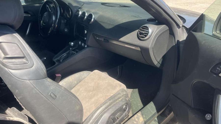Pelēks Audi TT 2012 Viļņa, ar dzinēja tilpumu 1.98 L un nobraukumu 264 tūkst. km par 6400 €, foto 20 vietnē AUTOMOTO.COM.LV