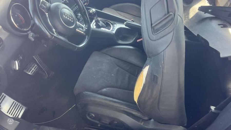 Pelēks Audi TT 2012 Viļņa, ar dzinēja tilpumu 1.98 L un nobraukumu 264 tūkst. km par 6400 €, foto 21 vietnē AUTOMOTO.COM.LV