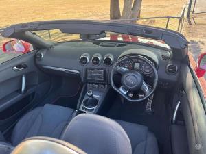 Red Audi TT 2010 in Kaunas, with an engine capacity of 1.80 L and mileage of 101 thousand km for 2950 €, photo 7 on AUTOMOTO.COM.LV