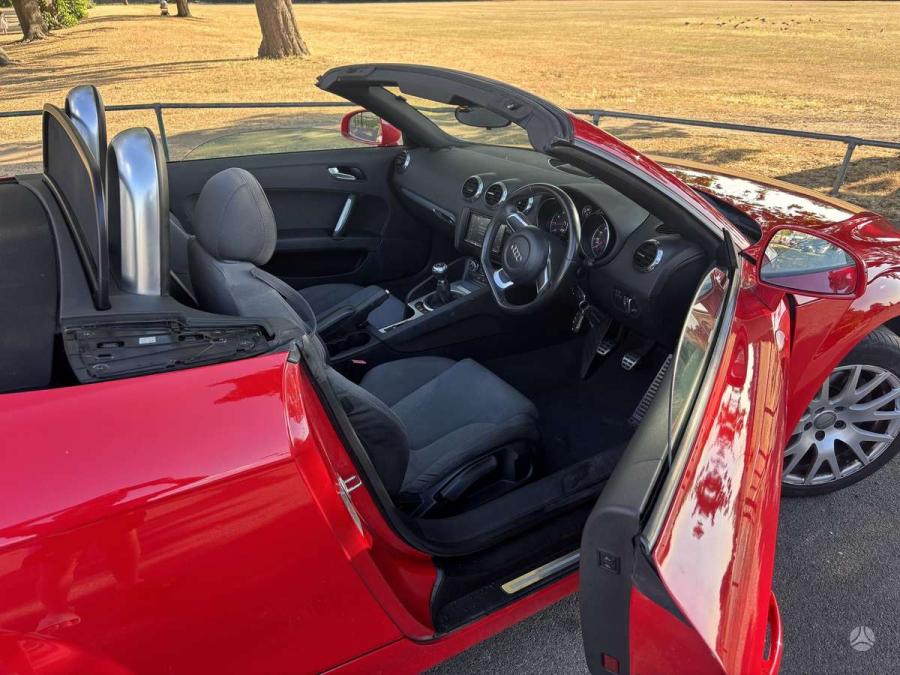 Red Audi TT 2010 in Kaunas, with an engine capacity of 1.80 L and mileage of 101 thousand km for 2950 €, photo 14 on AUTOMOTO.COM.LV