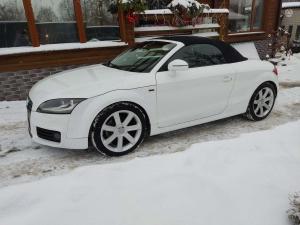 White Audi TT 2009 in Ukmerge, with an engine capacity of 1.98 L and mileage of 200 thousand km for 8700 €, photo 2 on AUTOMOTO.COM.LV