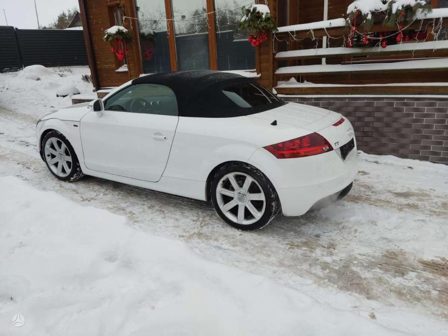 White Audi TT 2009 in Ukmerge, with an engine capacity of 1.98 L and mileage of 200 thousand km for 8700 €, photo 5 on AUTOMOTO.COM.LV