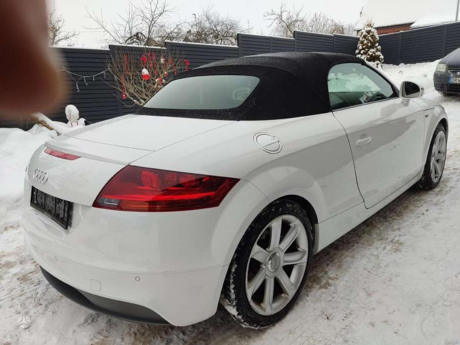 White Audi TT 2009 in Ukmerge, with an engine capacity of 1.98 L and mileage of 200 thousand km for 8700 €, photo 6 on AUTOMOTO.COM.LV