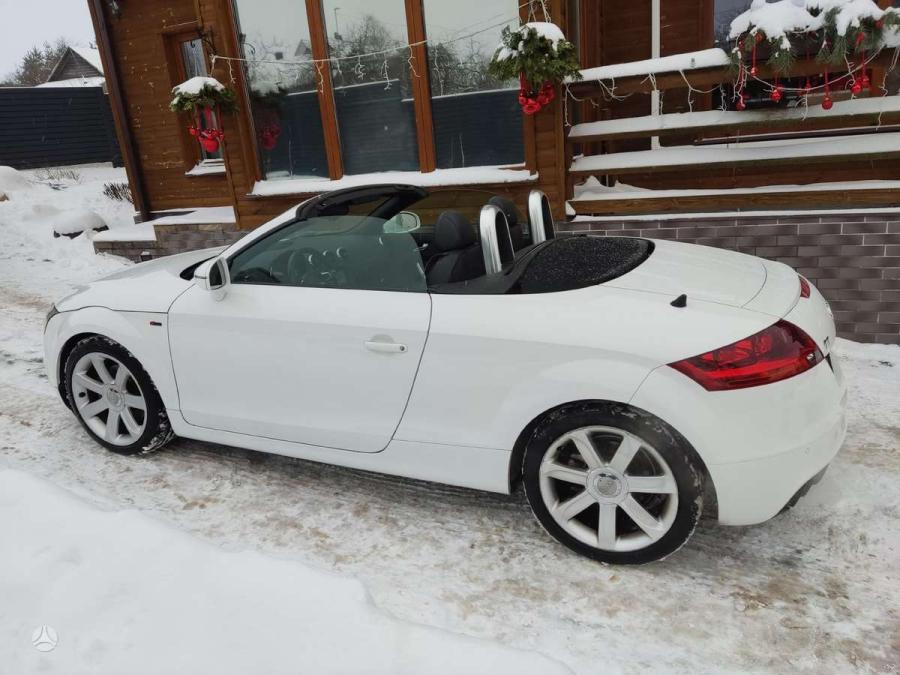 White Audi TT 2009 in Ukmerge, with an engine capacity of 1.98 L and mileage of 200 thousand km for 8700 €, photo 9 on AUTOMOTO.COM.LV