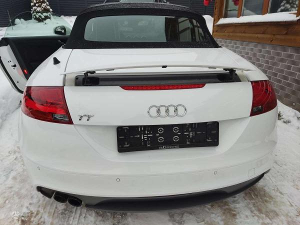 White Audi TT 2009 in Ukmerge, with an engine capacity of 1.98 L and mileage of 200 thousand km for 8200 €, photo 4 on AUTOMOTO.COM.LV